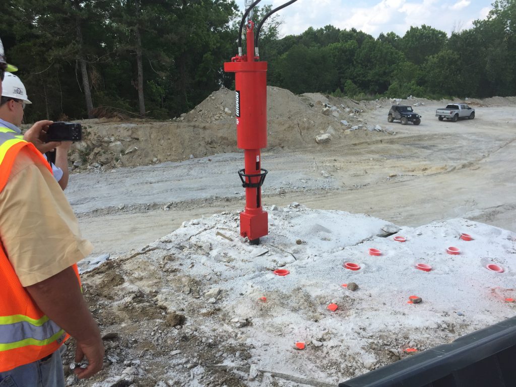 Powerful Rock Splitter - Hirado Kinzoku Kogyo Co.,Ltd.